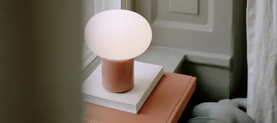 Inred med lampor i fönster | tips på designlampor hos Svenssons.se